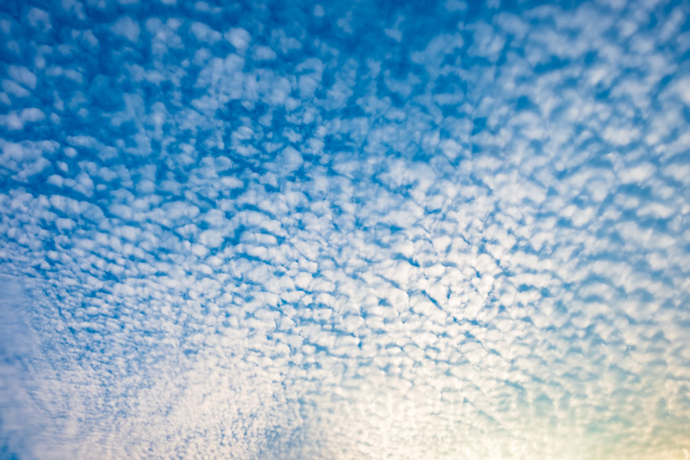 what causes altocumulus clouds